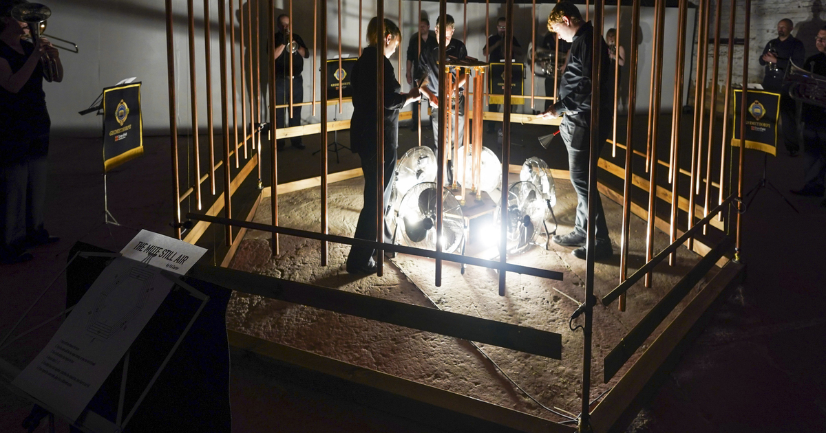 Remarkable duet between Grimethorpe Colliery Band & Elsecar sound ...